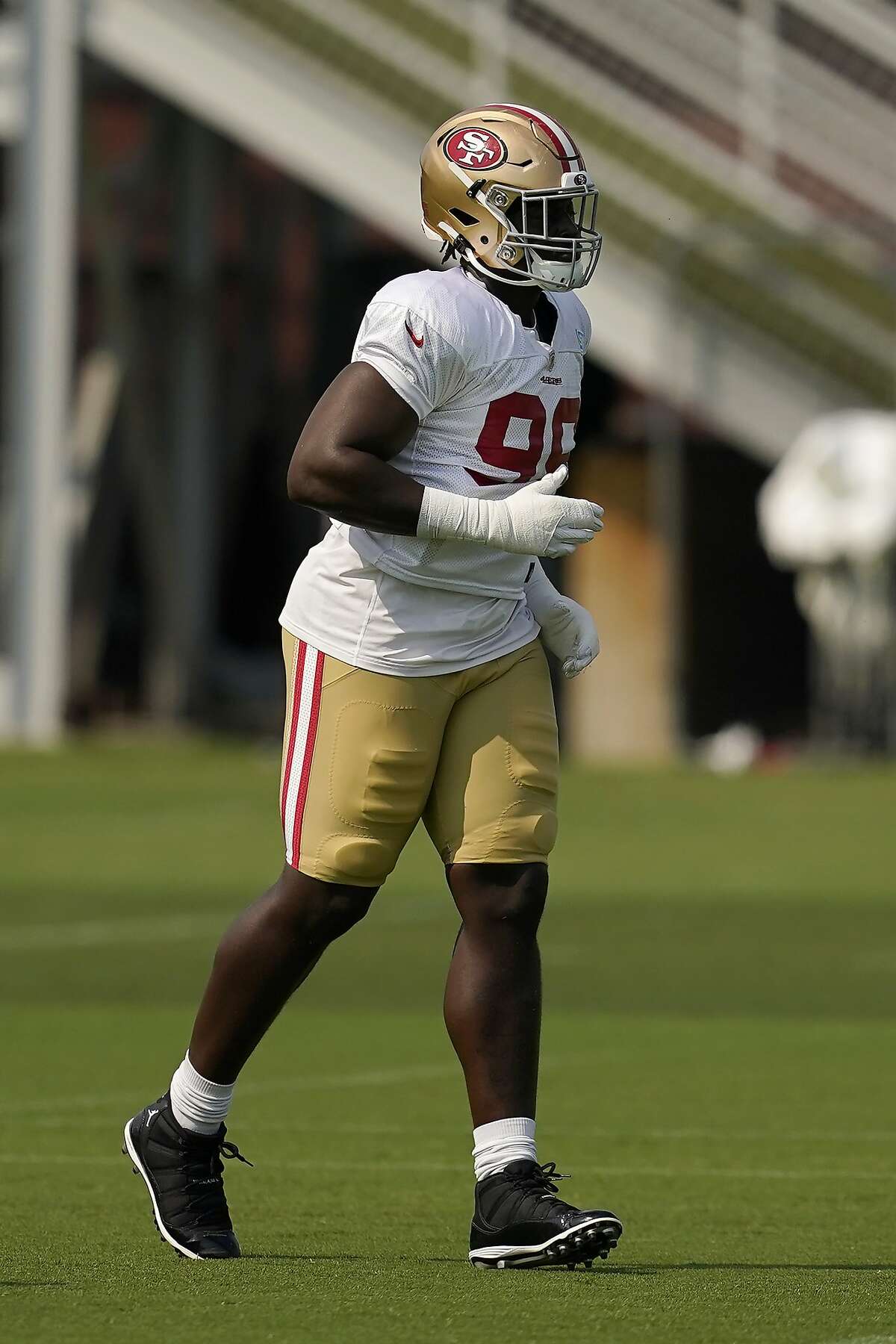 49ers’ Kinlaw, big man with small ego, good-naturedly explains growing ...