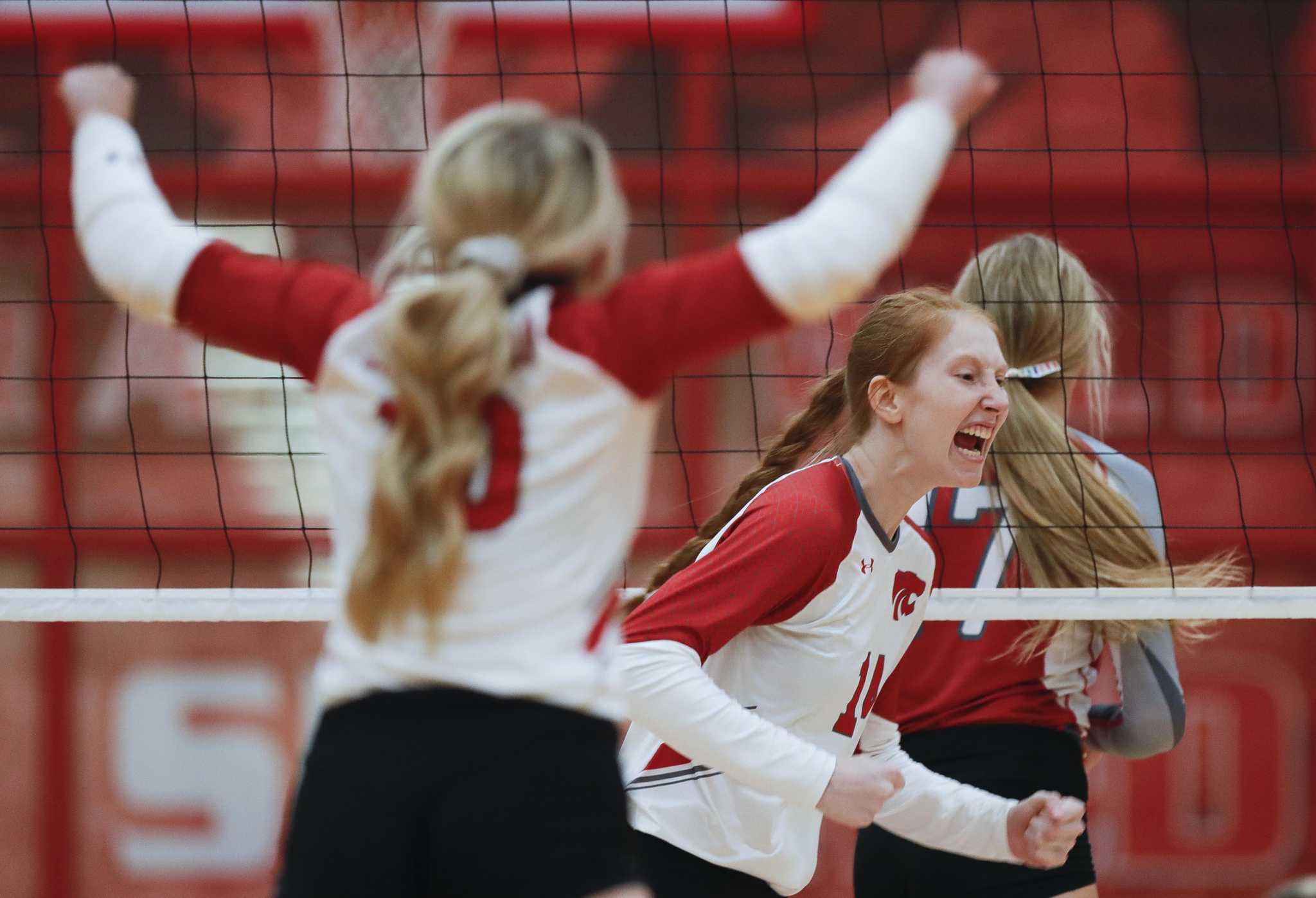 VOLLEYBALL: Splendora fights for five-set win over Bridge City