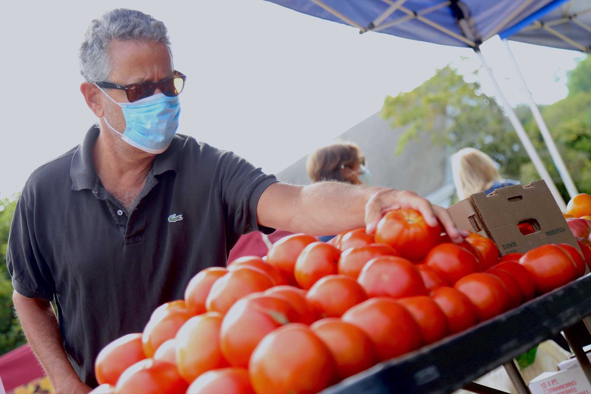 Photos: Fairfielders flock to Greenfield Hill Farmers Market