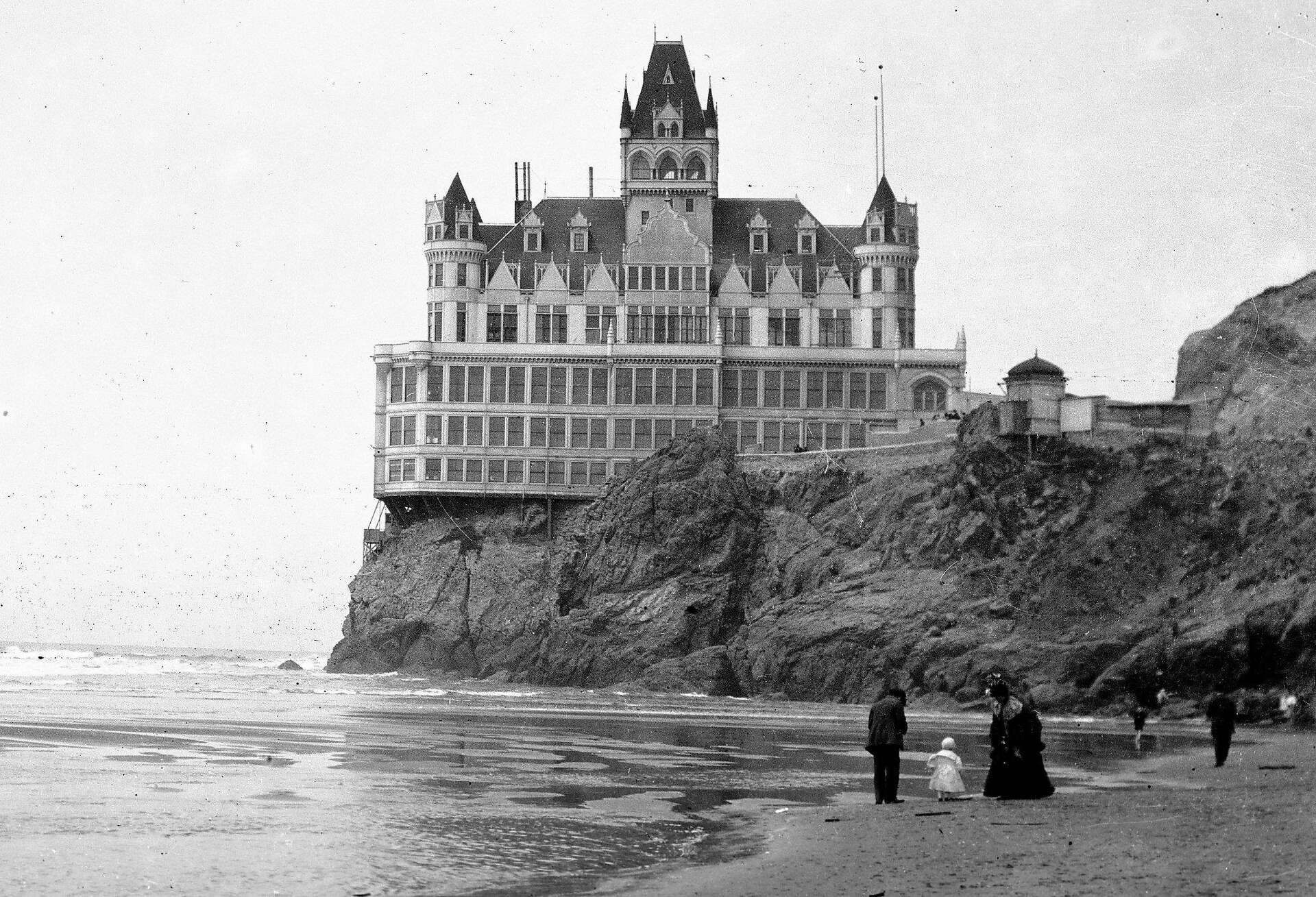 Cliff House: A century of photos of the many lives of an SF icon