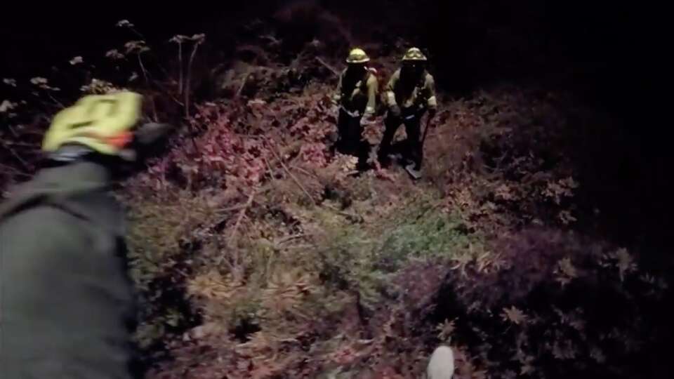 Dramatic video shows helicopter rescue of firefighters battling ...