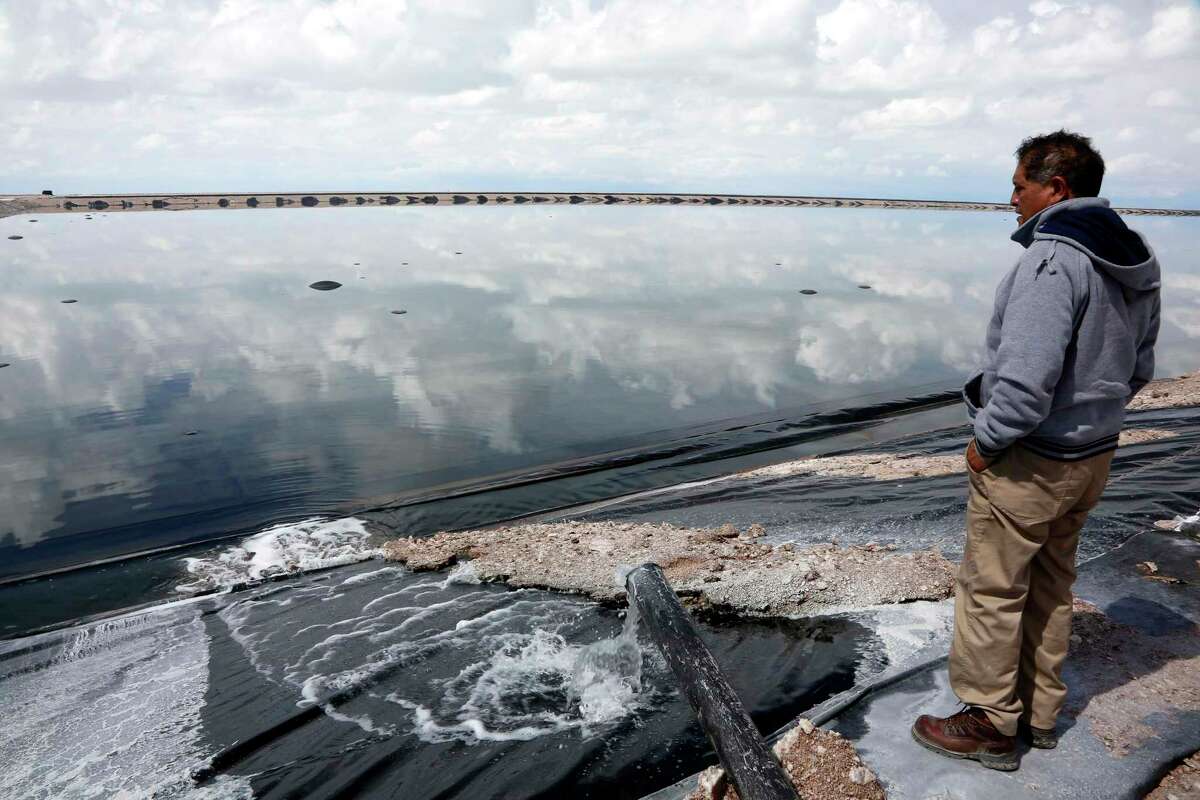 Tomlinson: Electric vehicles solve some pollution problems, but not all