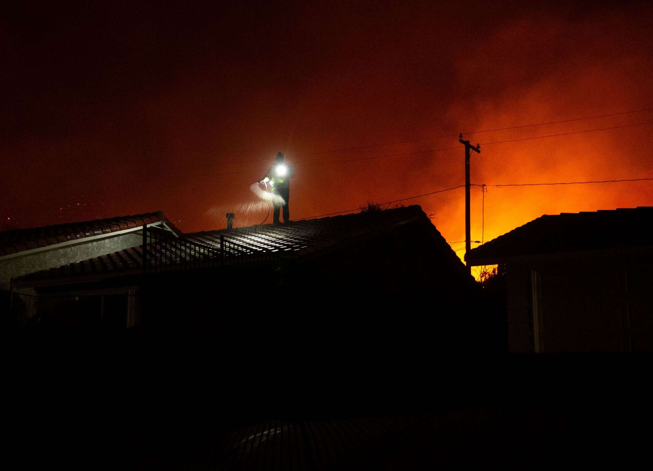 10 things to do if a wildfire is approaching your house