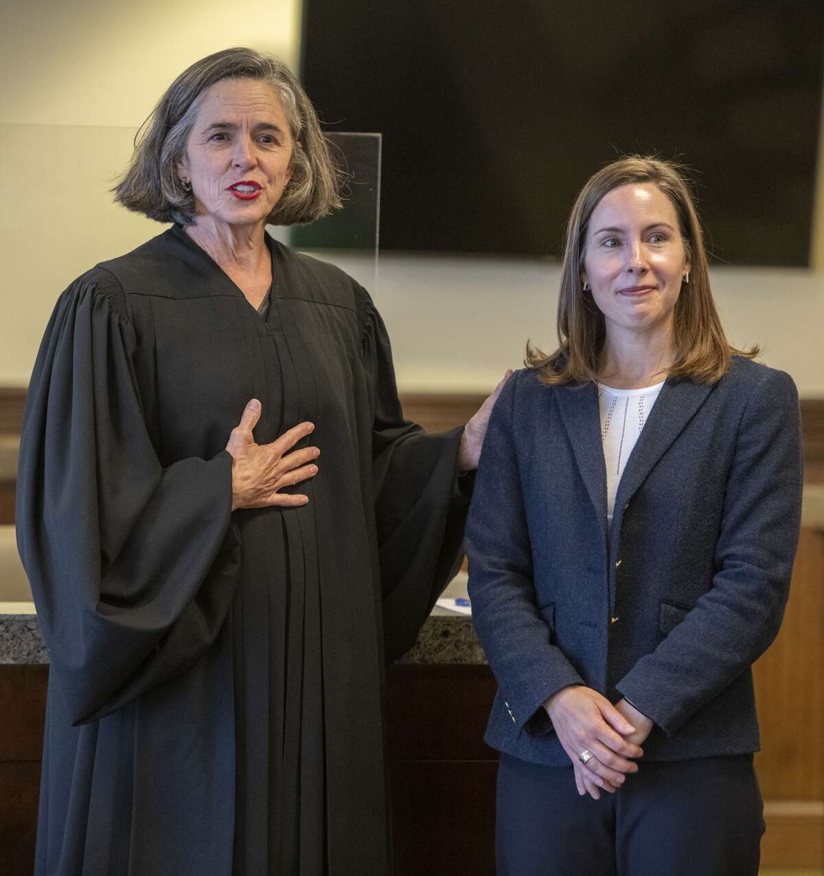 Robertson sworn in as judge of 385th District Court