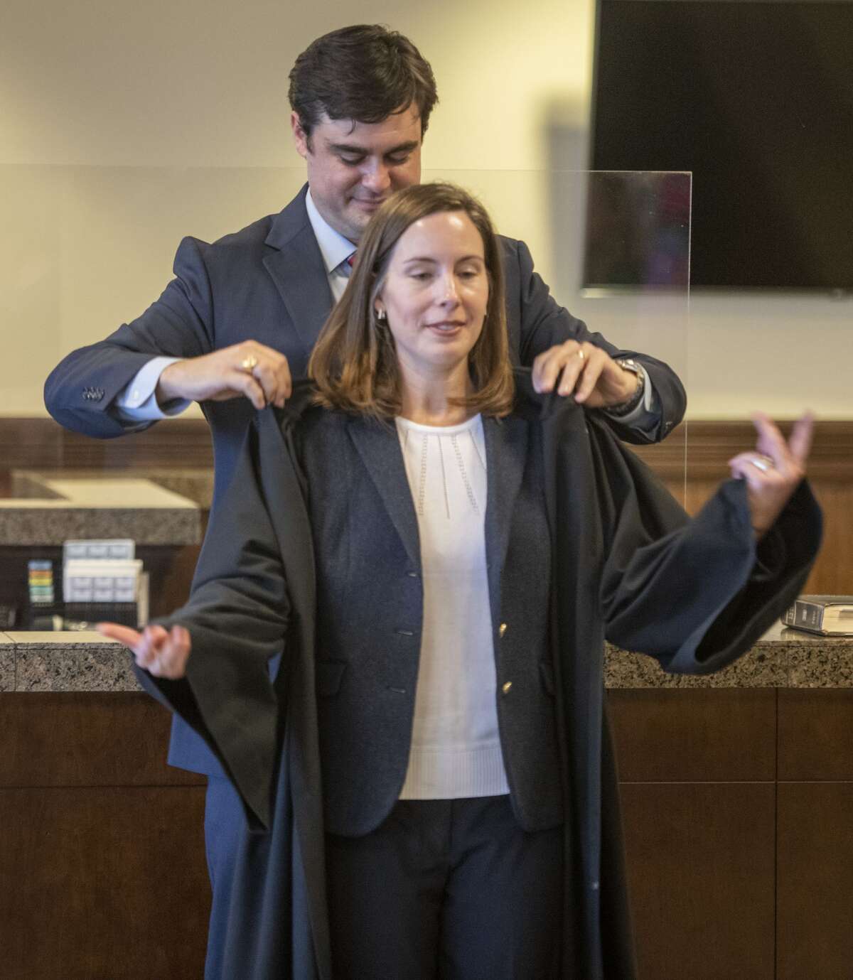 Robertson sworn in as judge of 385th District Court