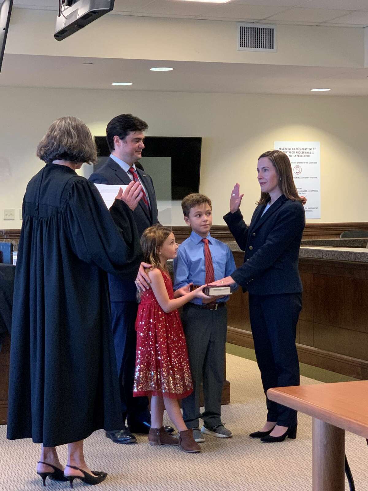 Robertson sworn in as judge of 385th District Court