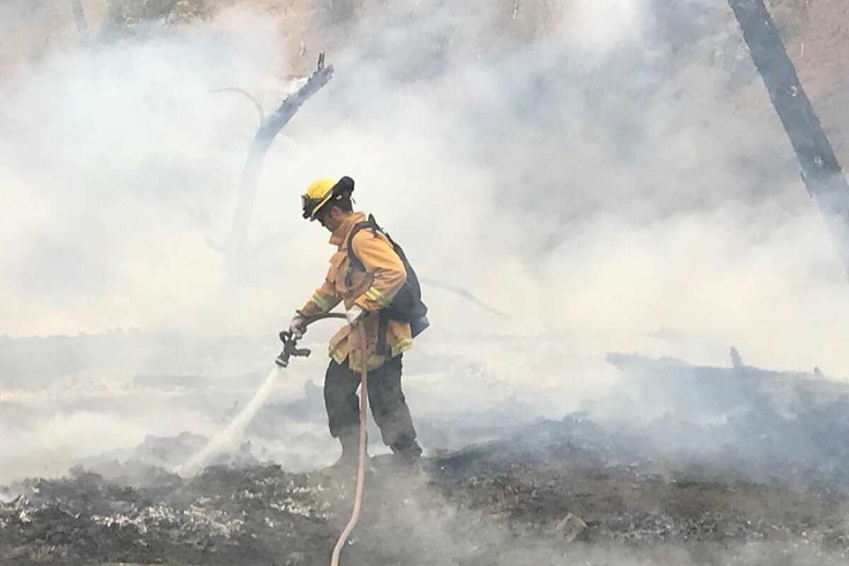 Massive SCU Lightning Complex Fire shows signs of slowing after ...