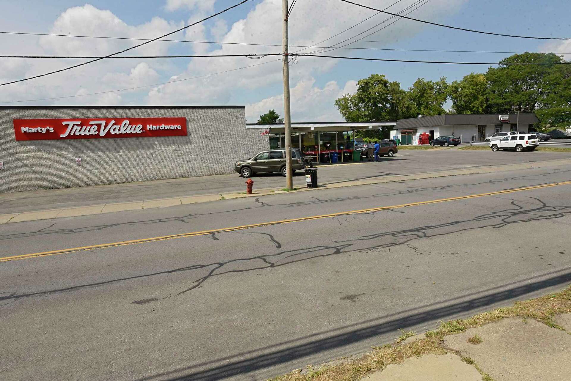 Schenectady's last independent hardware store to close