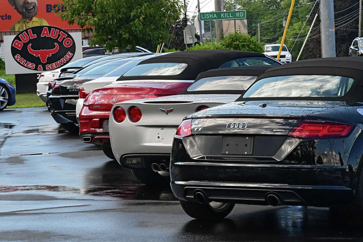 Colonie auto dealer, facing fraud accusations for months, gets lawyer