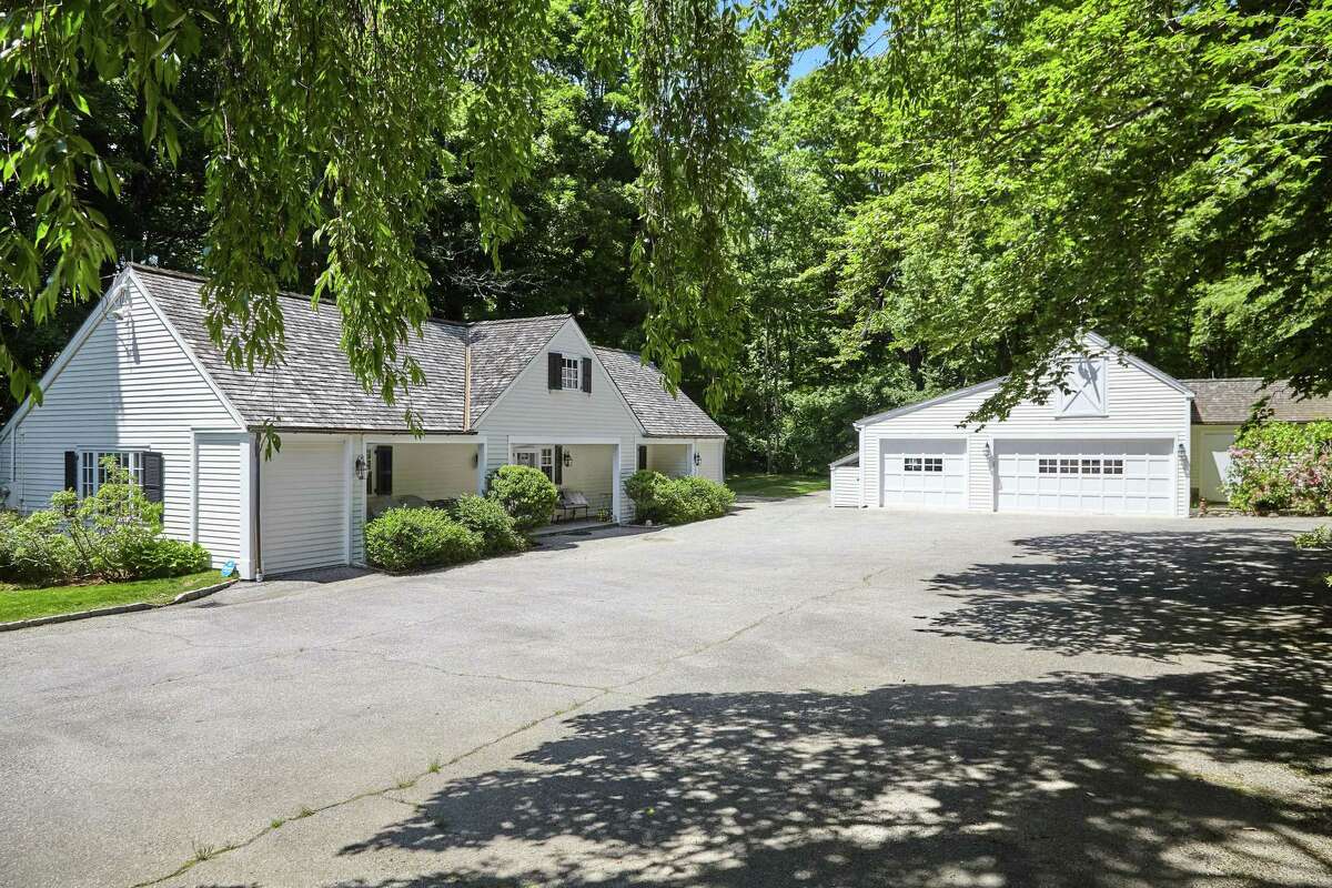On the Market: ‘Personal Hamptons alternative’ in Fairfield boasts 12 ...