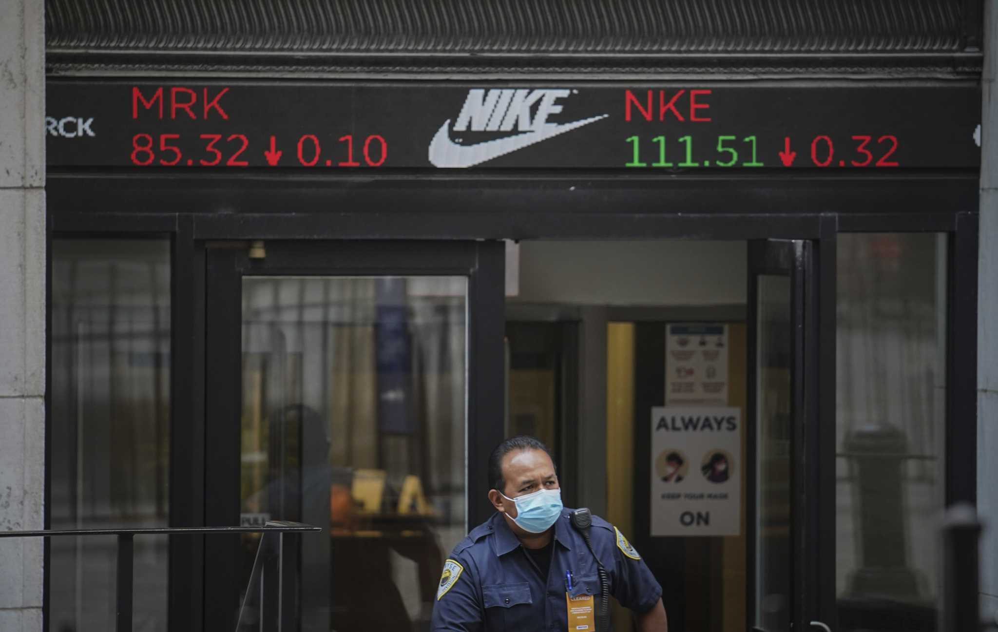 S&P shakes off bumpy start