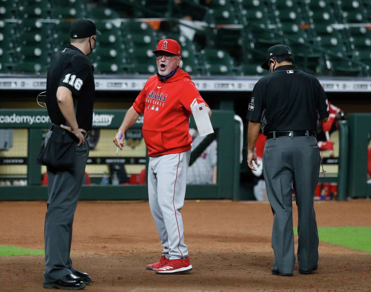 Angels roll past Astros to split twinbill