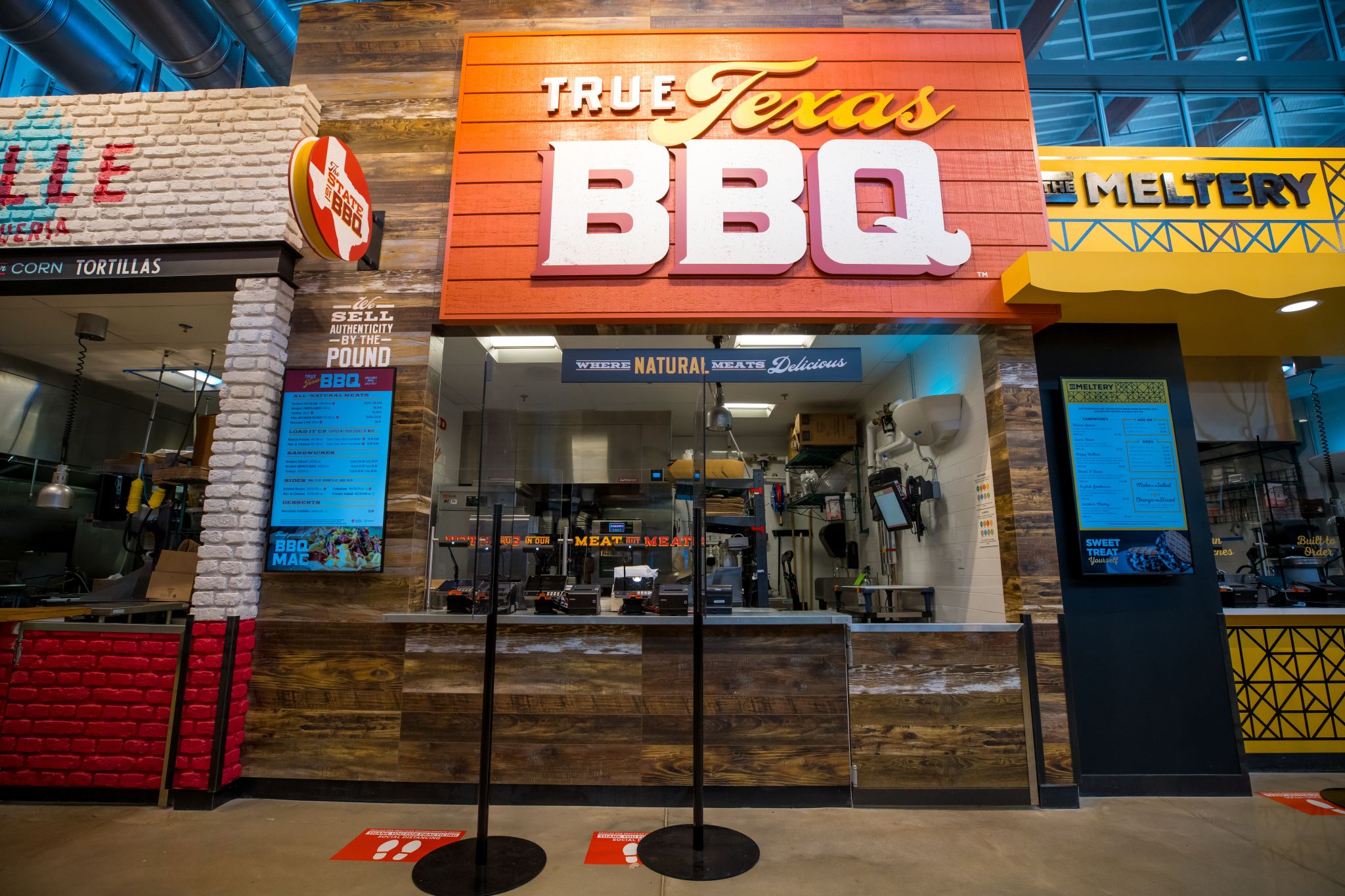 H-E-B unveils food hall with five restaurants and a bar inside Austin ...