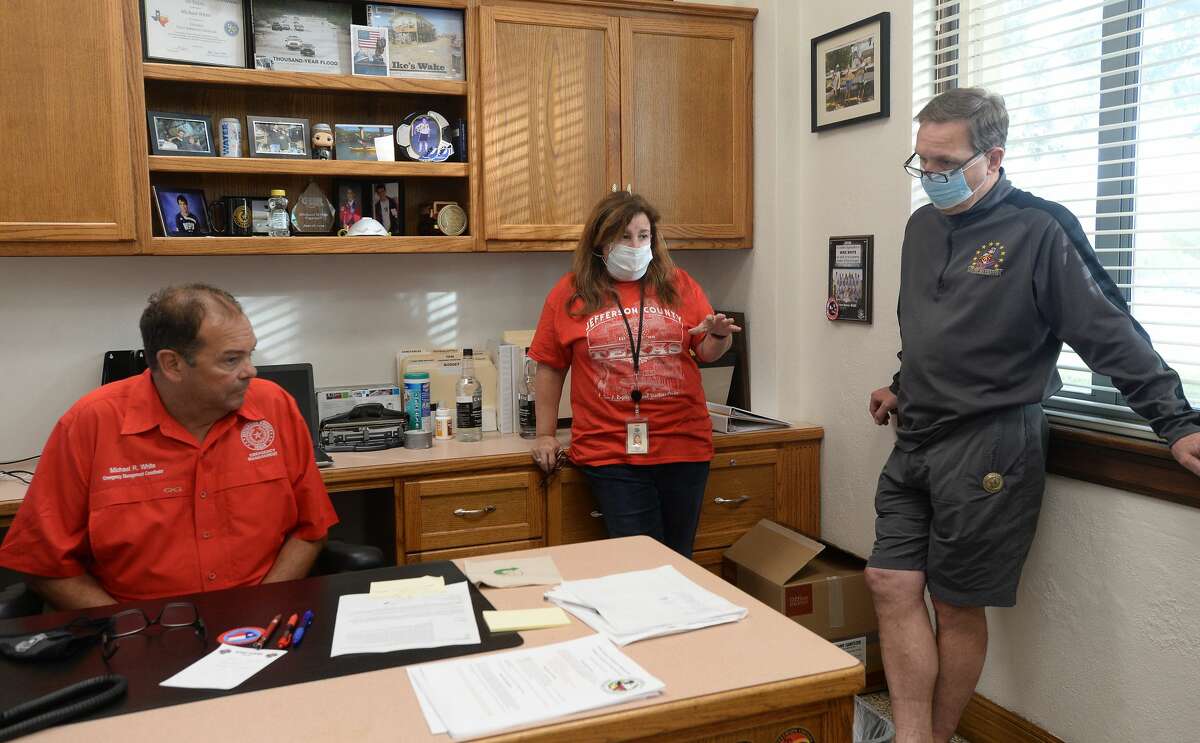 Officials urge evacuations in final hours before Laura landfall