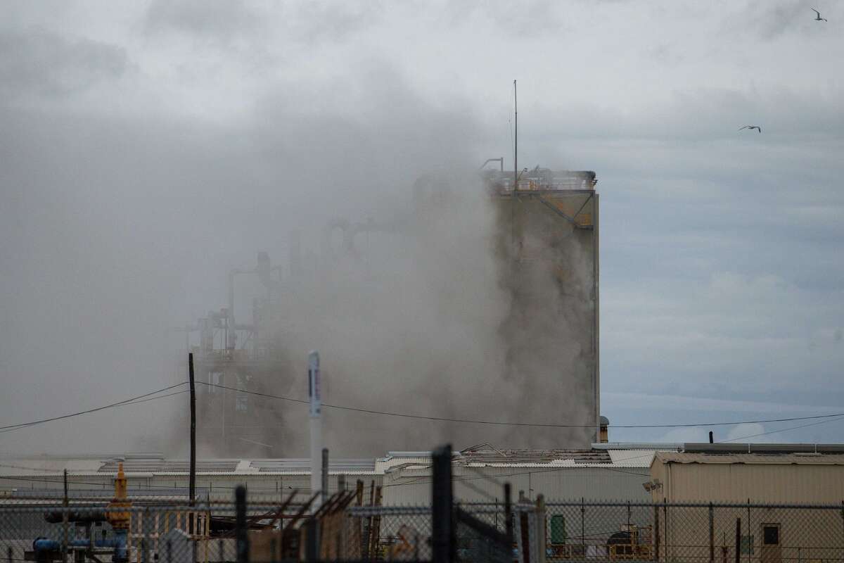 Chlorine leak at chemical facility started fire near Lake Charles ...