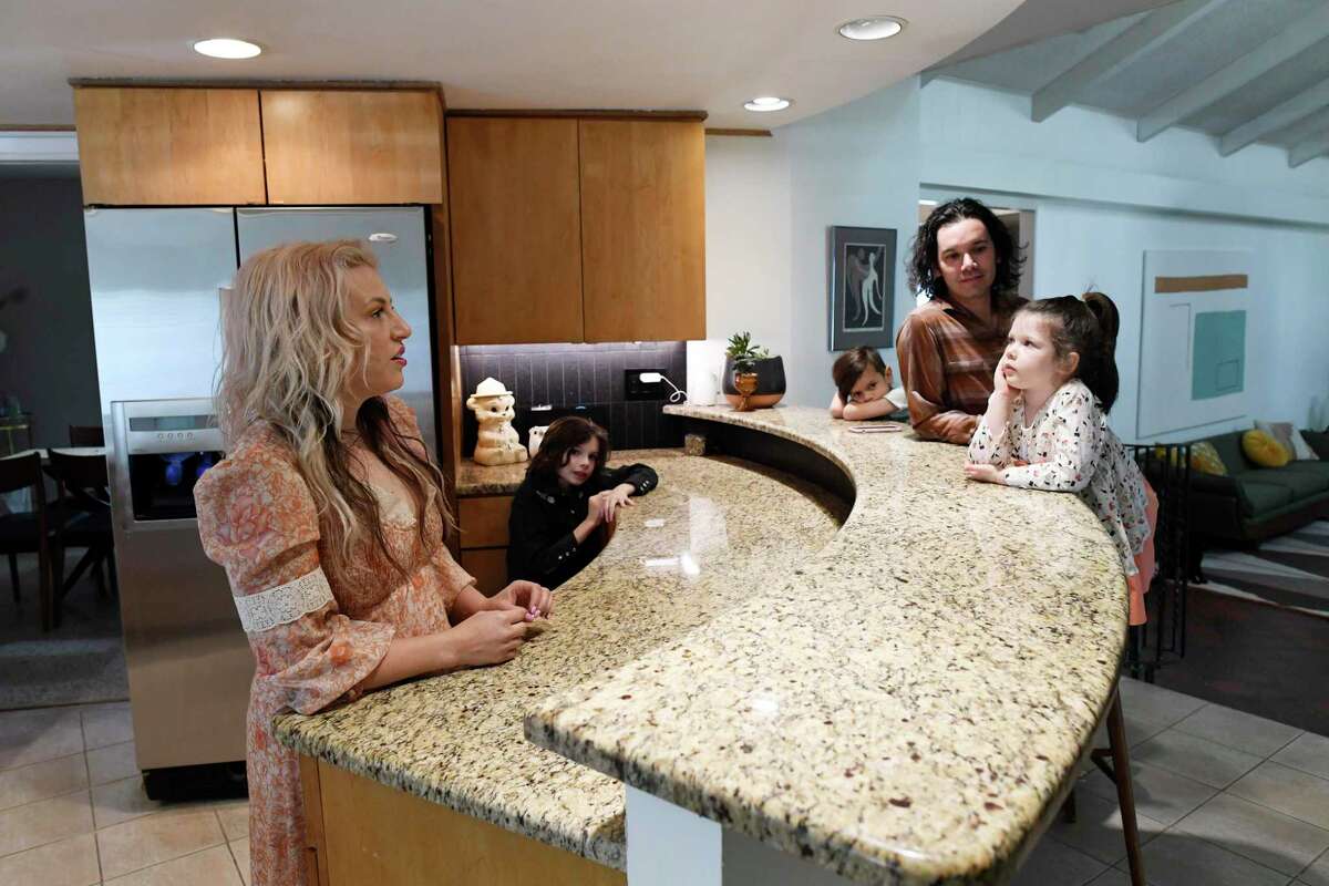 1967 Windcrest home renovated, redecorated into ode to midcentury ...