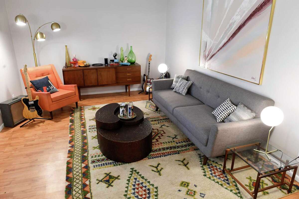 1967 Windcrest home renovated, redecorated into ode to midcentury ...