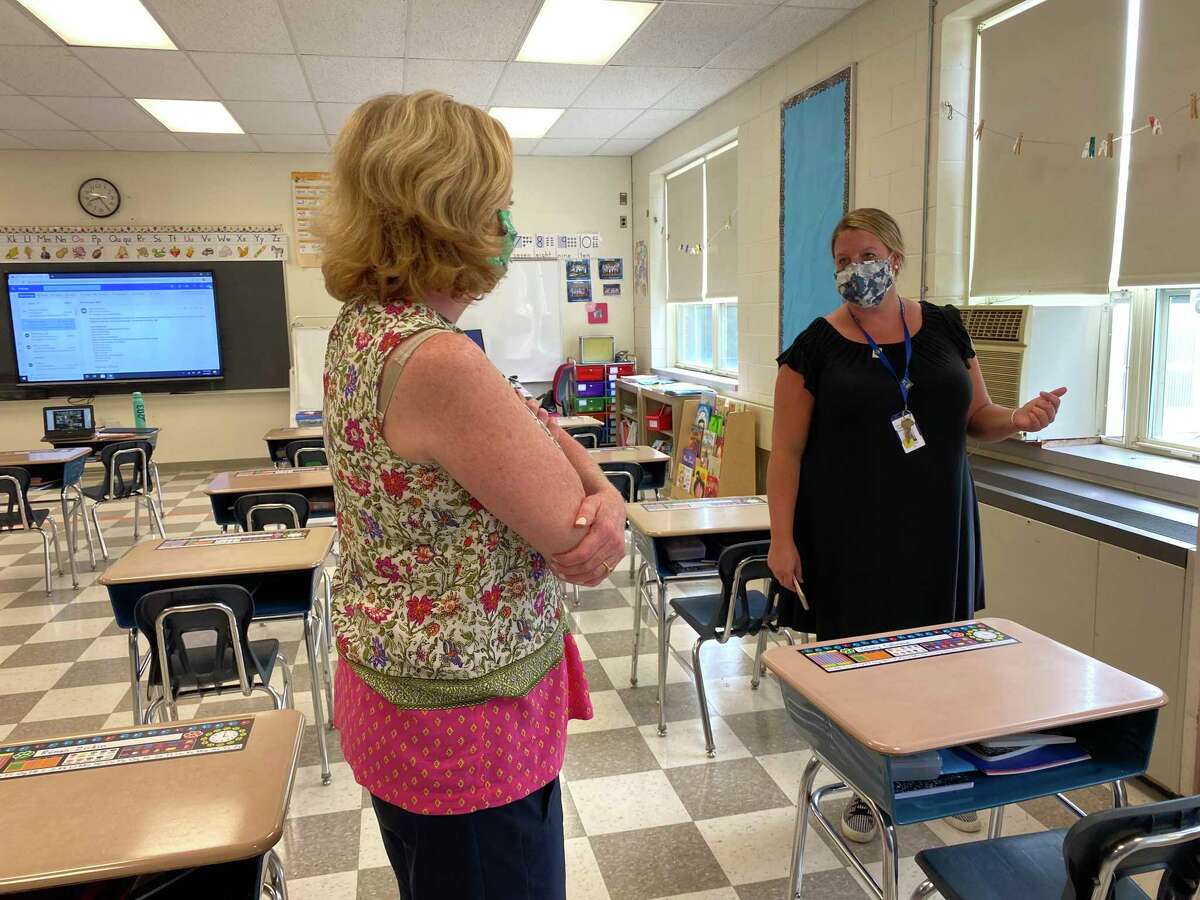 See photos of a Darien school's first-day prep