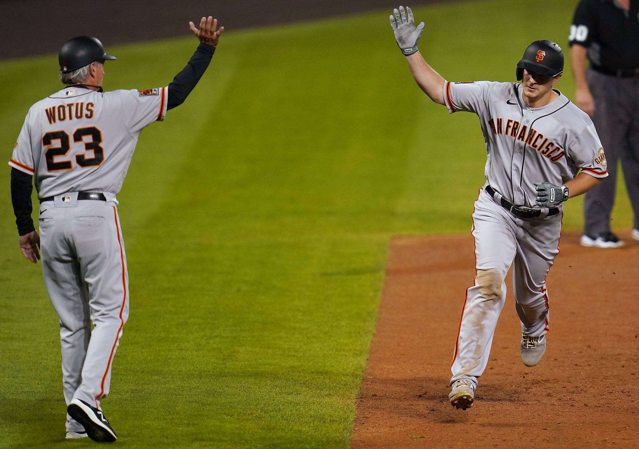 Giants’ Alex Dickerson tantalizingly close to 4-homer night in rout of ...