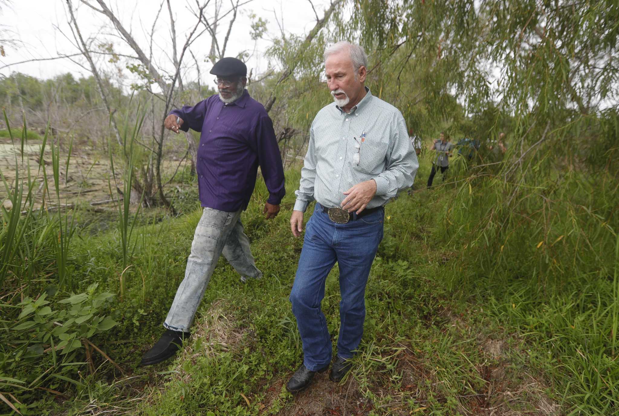 Commissioner vows to help restore flooded Tamina cemetery