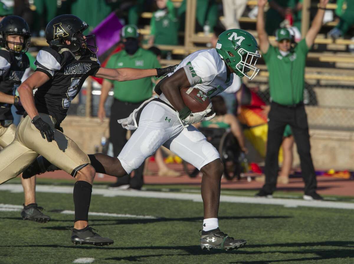 HS FOOTBALL: Armendariz’s big plays propel Andrews past Monahans