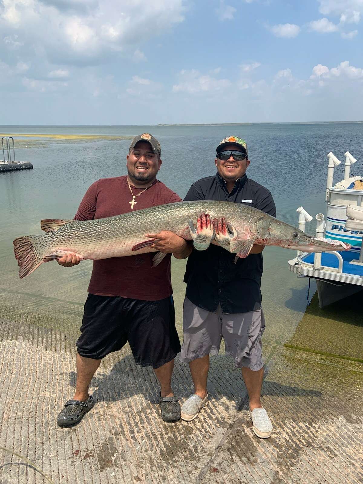 'We landed a river monster': San Antonio anglers catch 6 1/2-foot ...