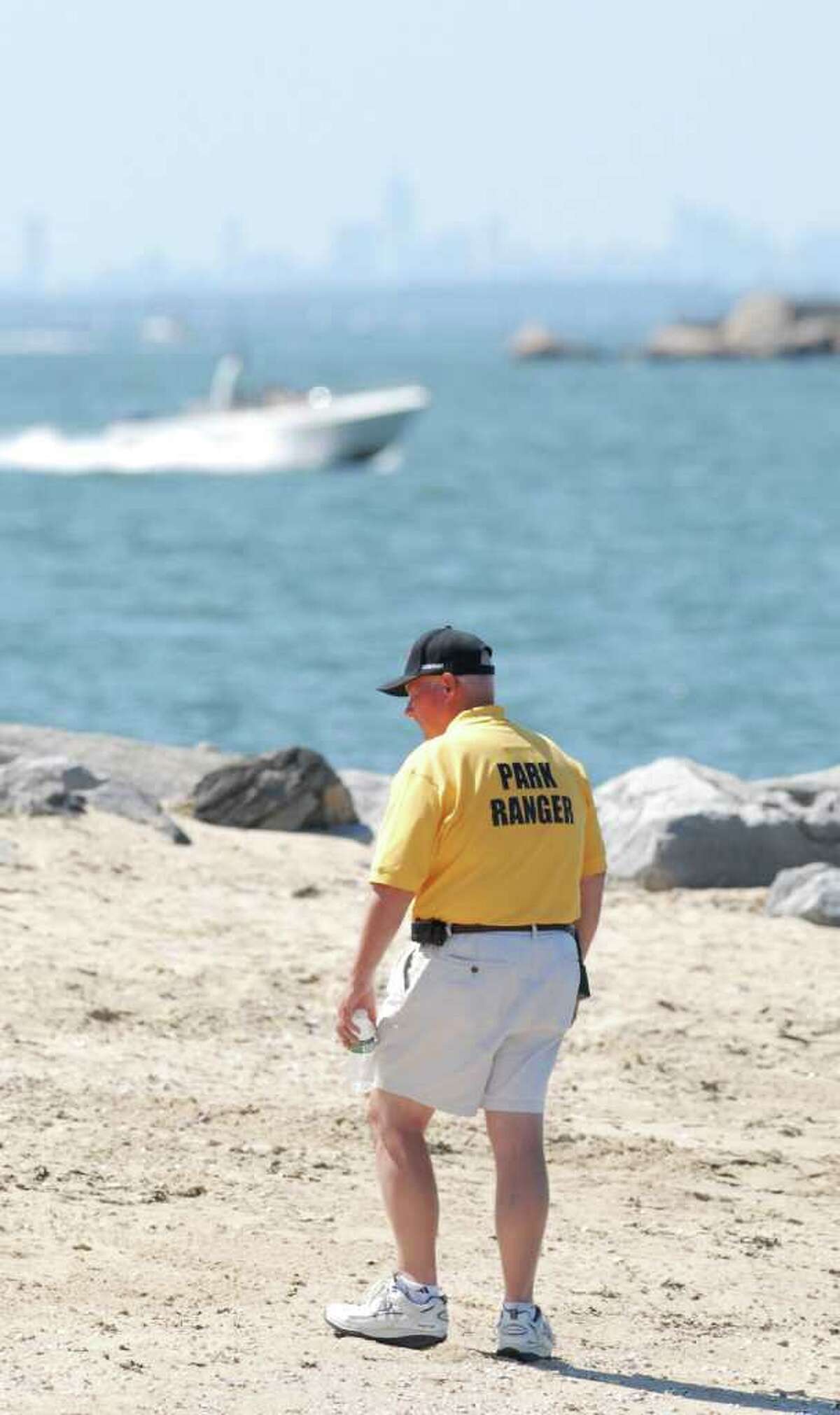 Glorious weather, calm crowd greet new Island Beach park ranger