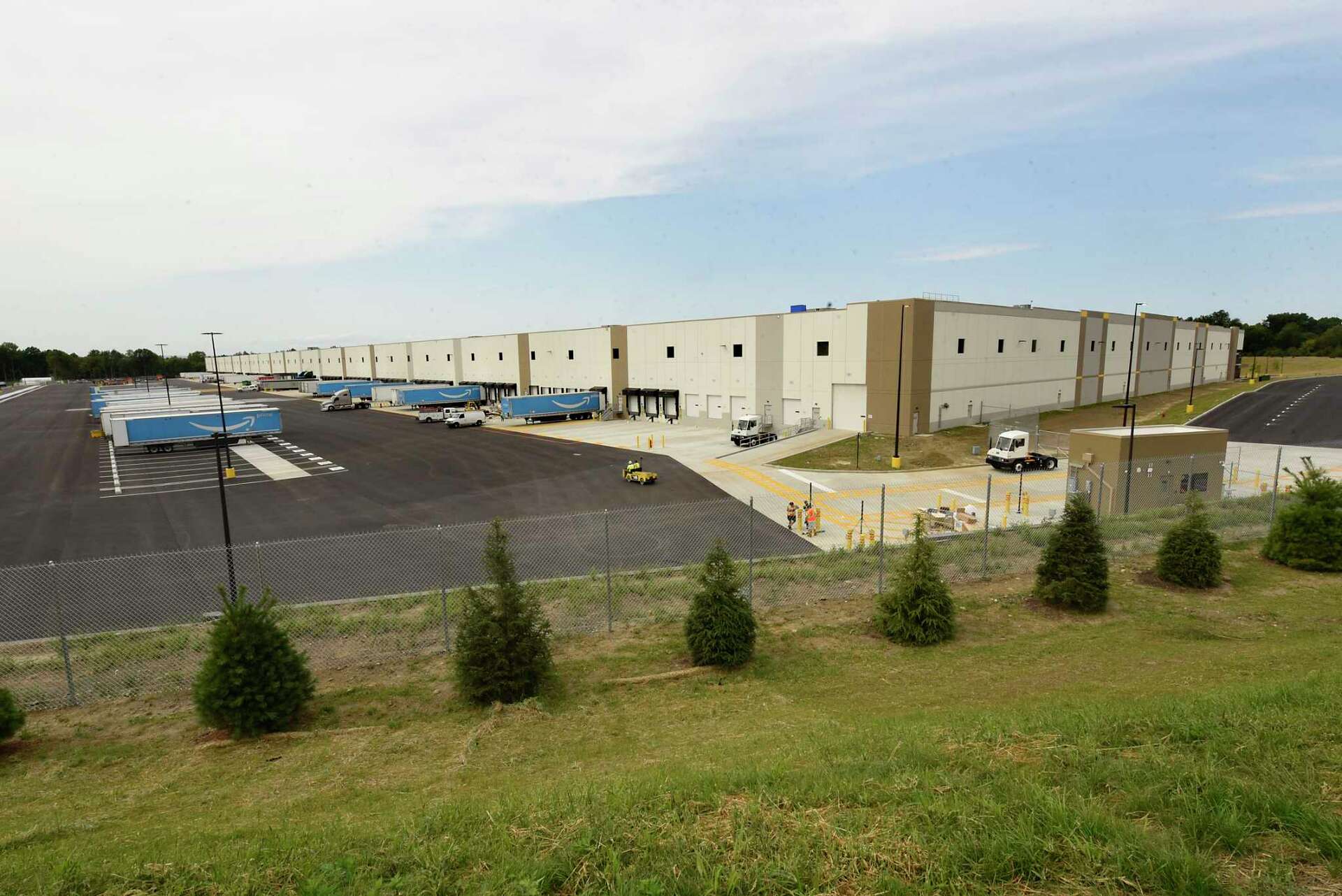 Massive Amazon fulfillment center opens in Schodack