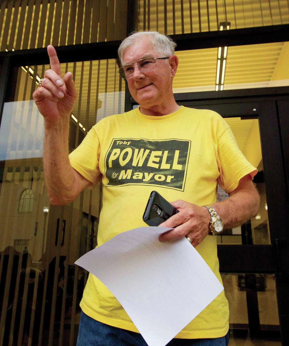 Conroe pays tribute to Mayor Toby Powell as flags lowered