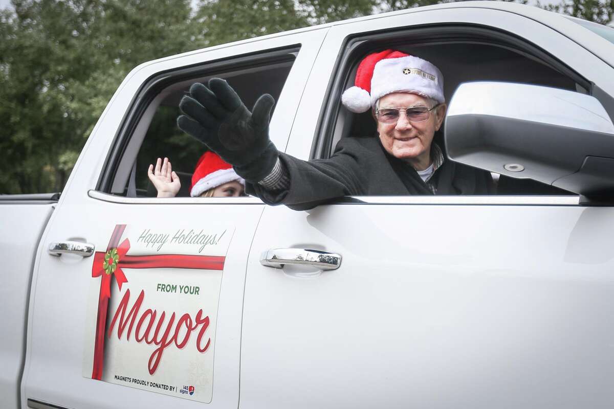 Conroe pays tribute to Mayor Toby Powell as flags lowered