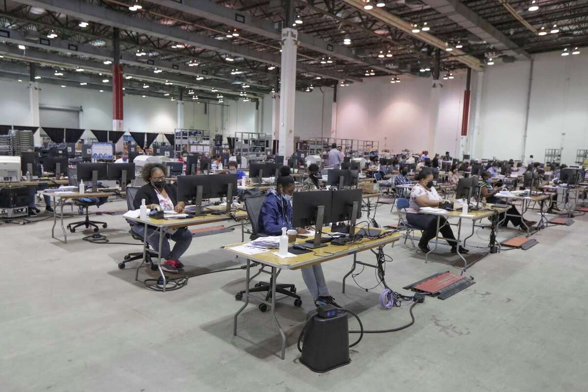 Facebook helping to recruit poll workers as Harris County staffs up for ...