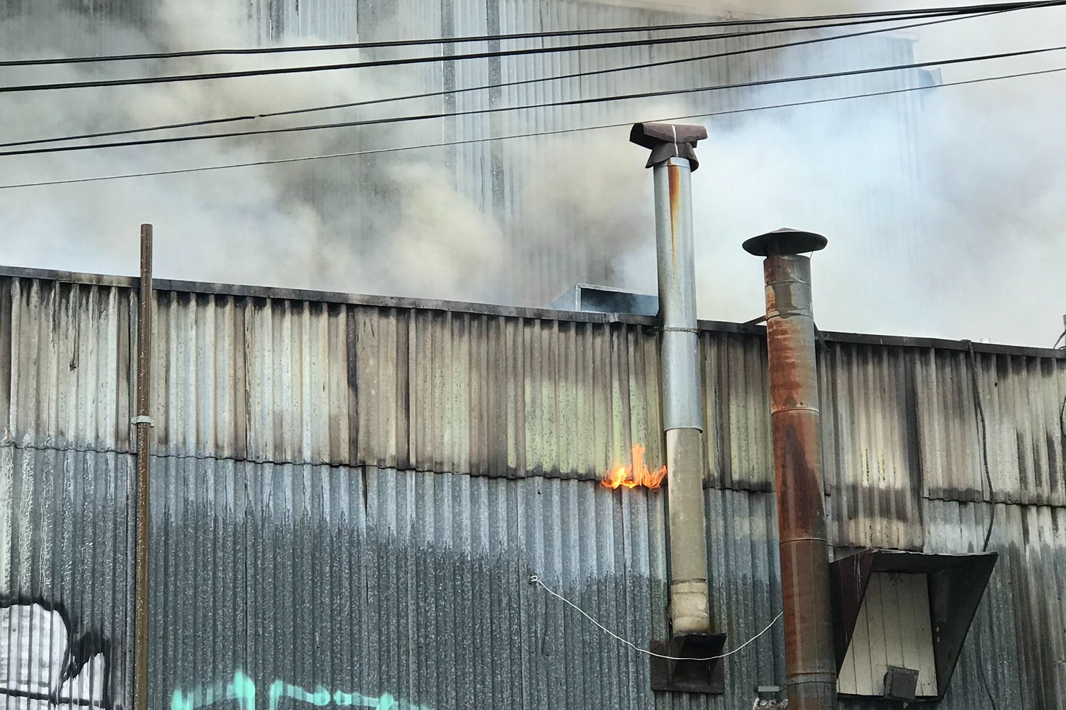 Commercial fire in Oakland's Chinatown generates plume of smoke