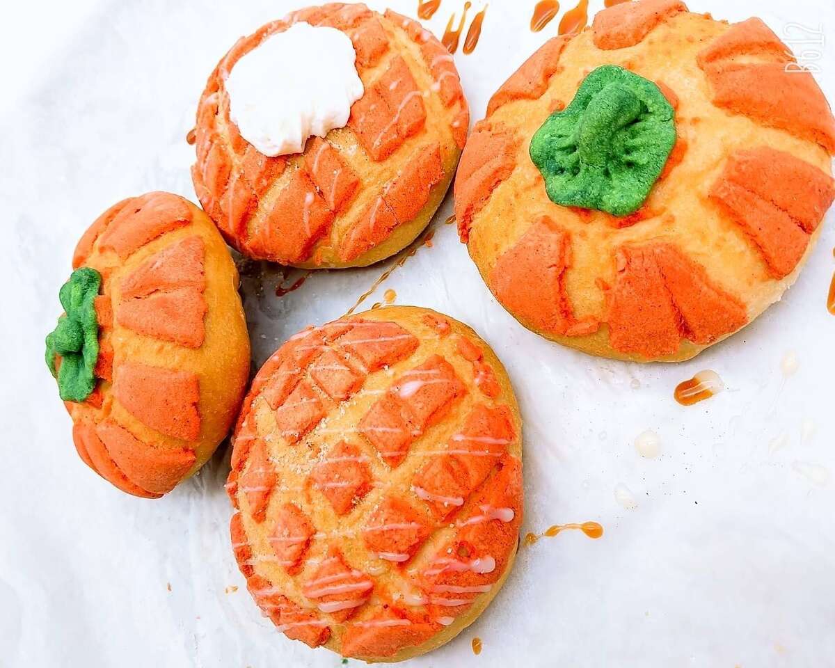 You can get these 'gourmet' pumpkin conchas with pie, empanada fillings ...