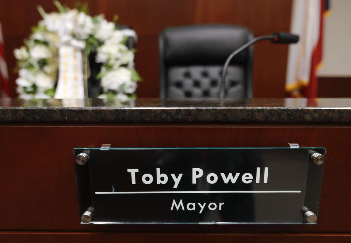 Hundreds attend funeral procession for Mayor Toby Powell through ...