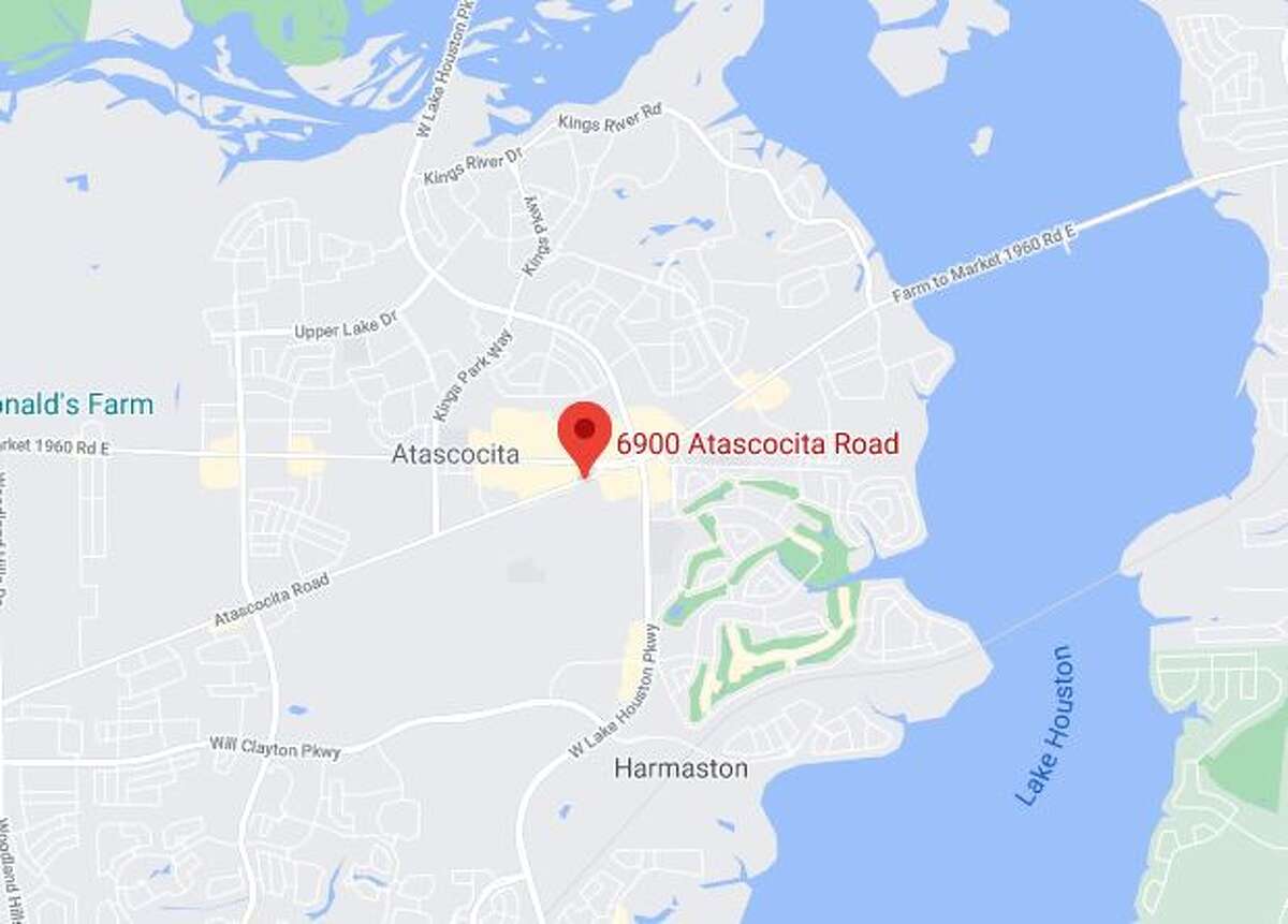 Man fatally shot near Atascocita shopping center