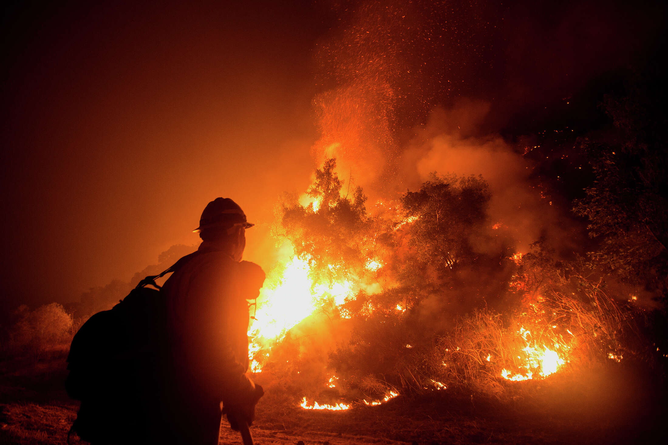This is what you need in your wildfire preparedness kit, according to ...
