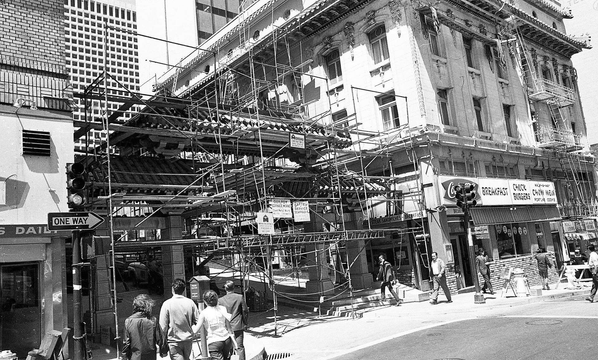 How S.F.’s Dragon Gate came to stand at Grant Avenue and Bush Street
