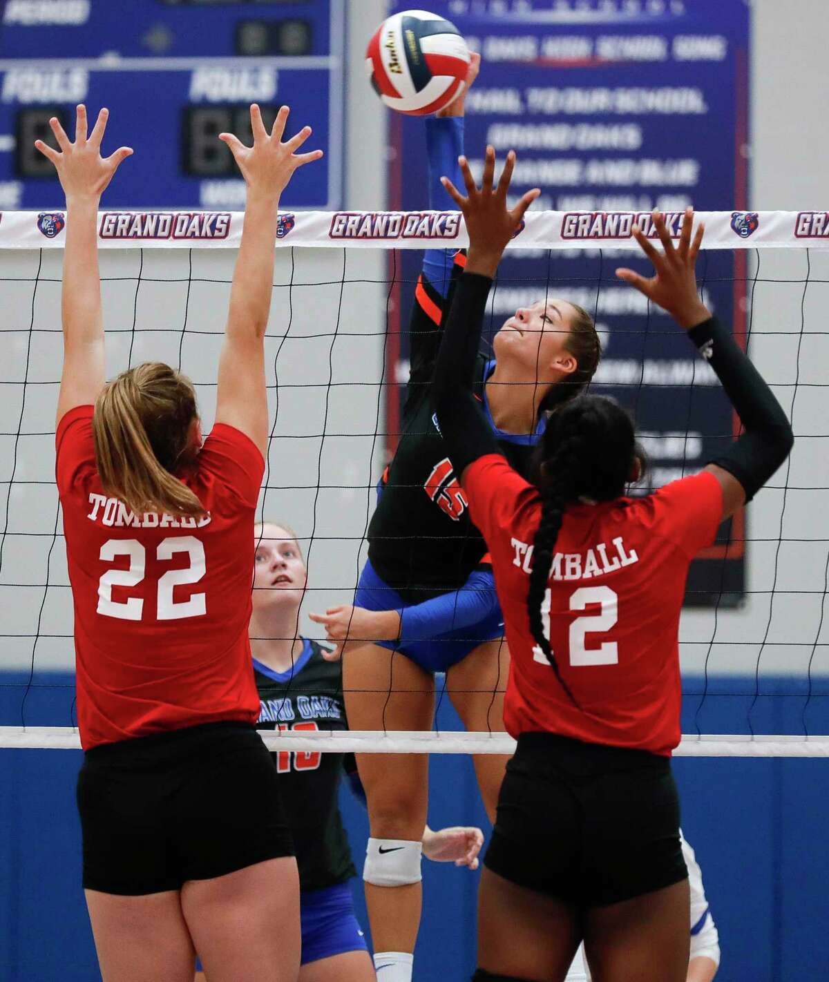 VOLLEYBALL: Grand Oaks tops familiar opponent Tomball in tough battle