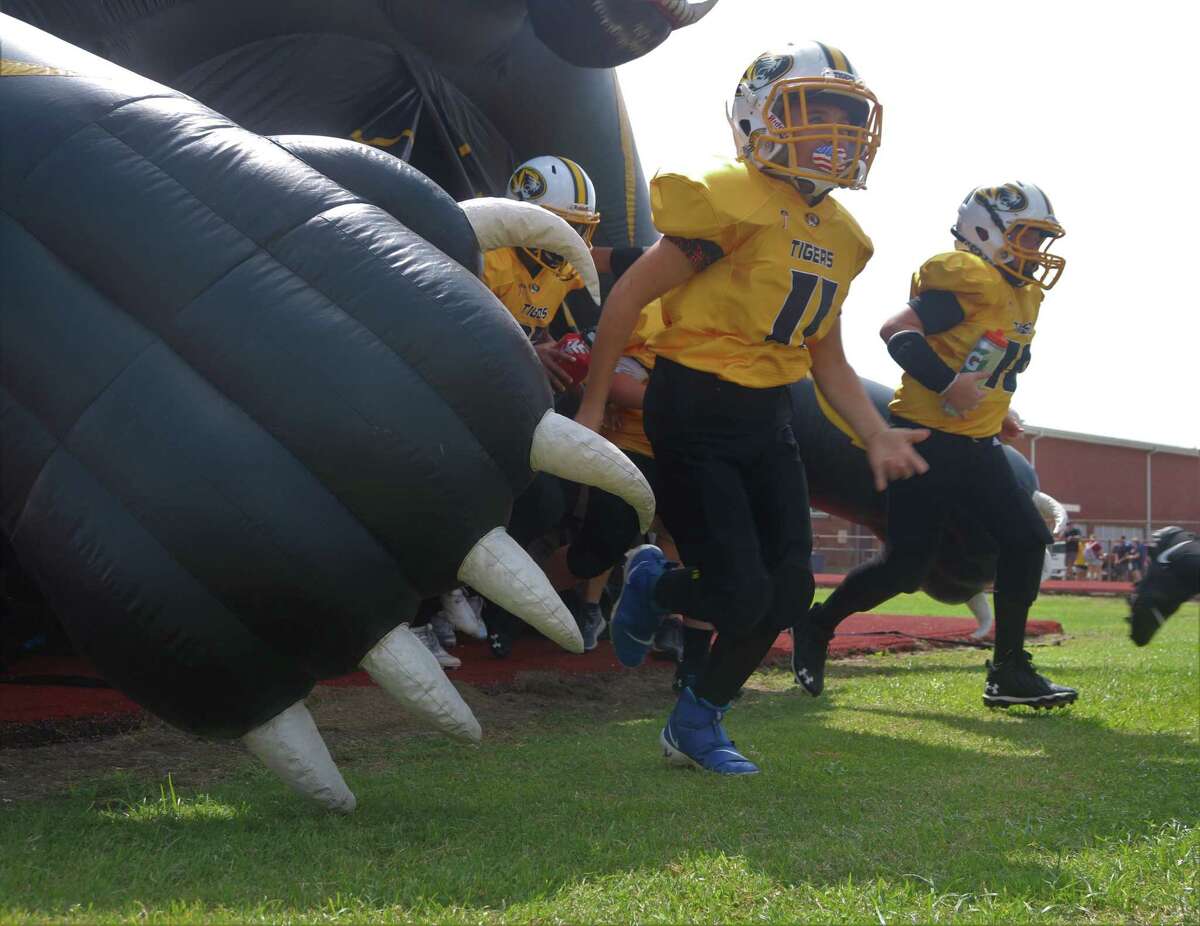 Deer Park Junior, Senior Tigers fall to La Porte Texans