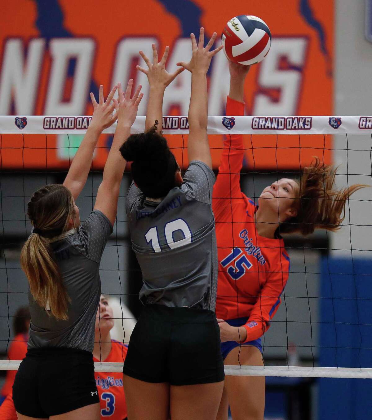 VOLLEYBALL: Grand Oaks sweeps New Caney in non-district action