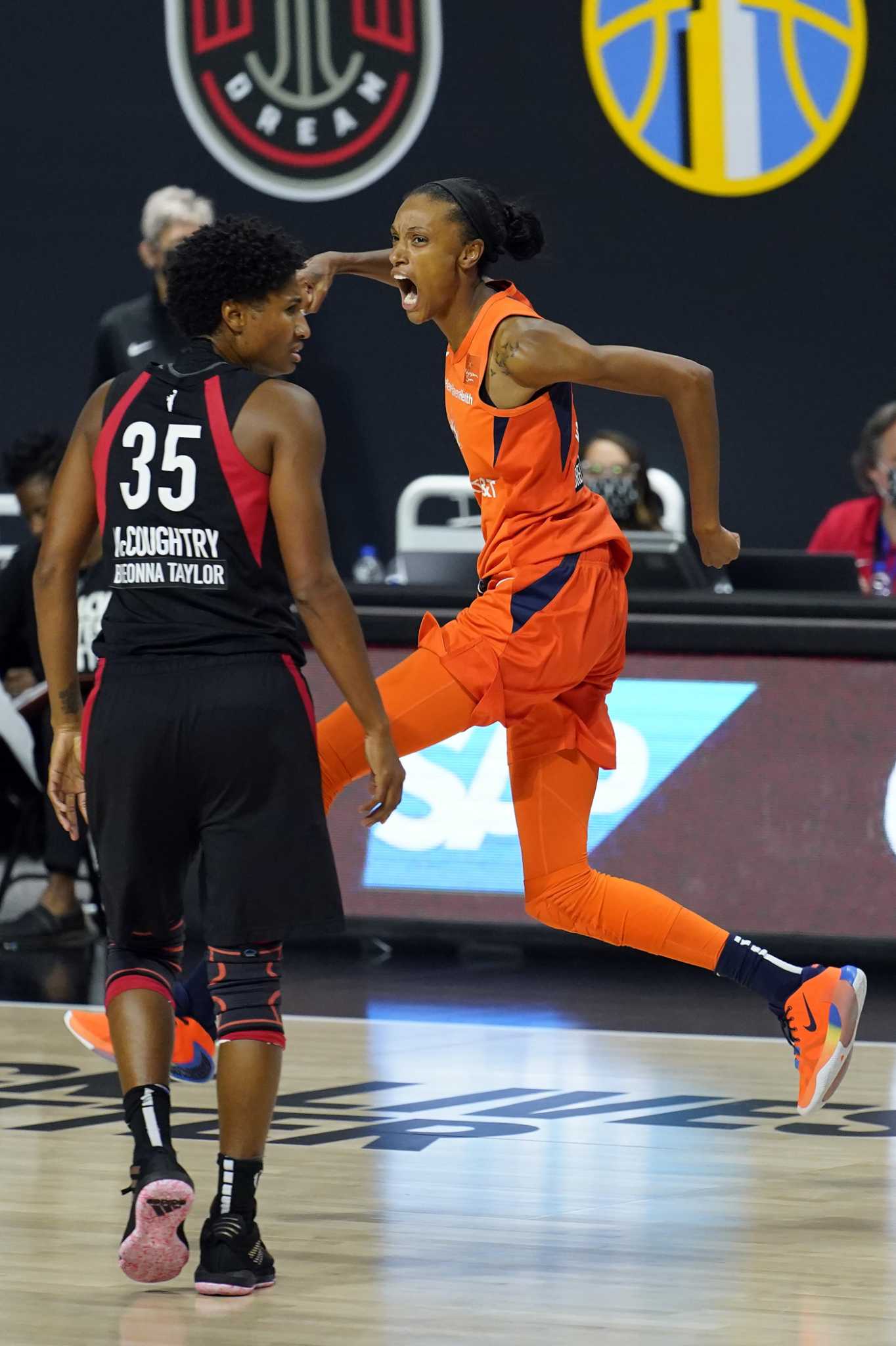 Connecticut loses Alyssa Thomas, then Game 2 of WNBA semifinals against ...