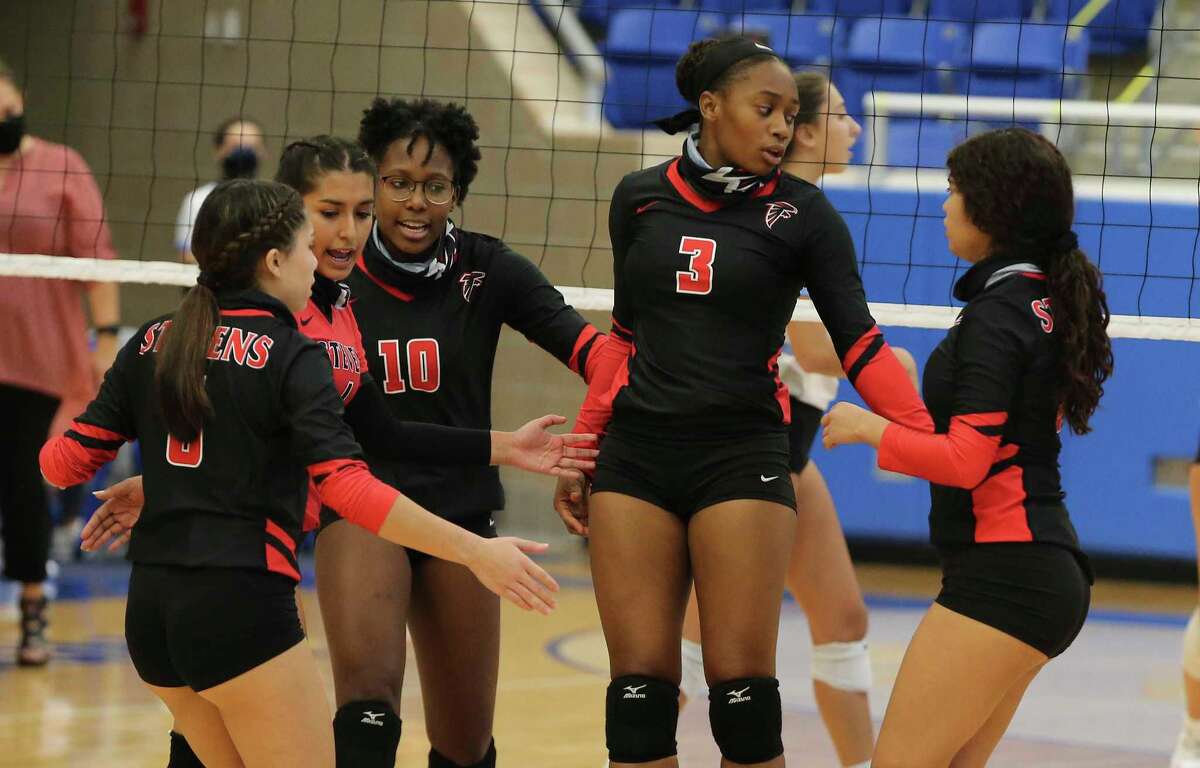 Harlan settles in, sweeps Stevens