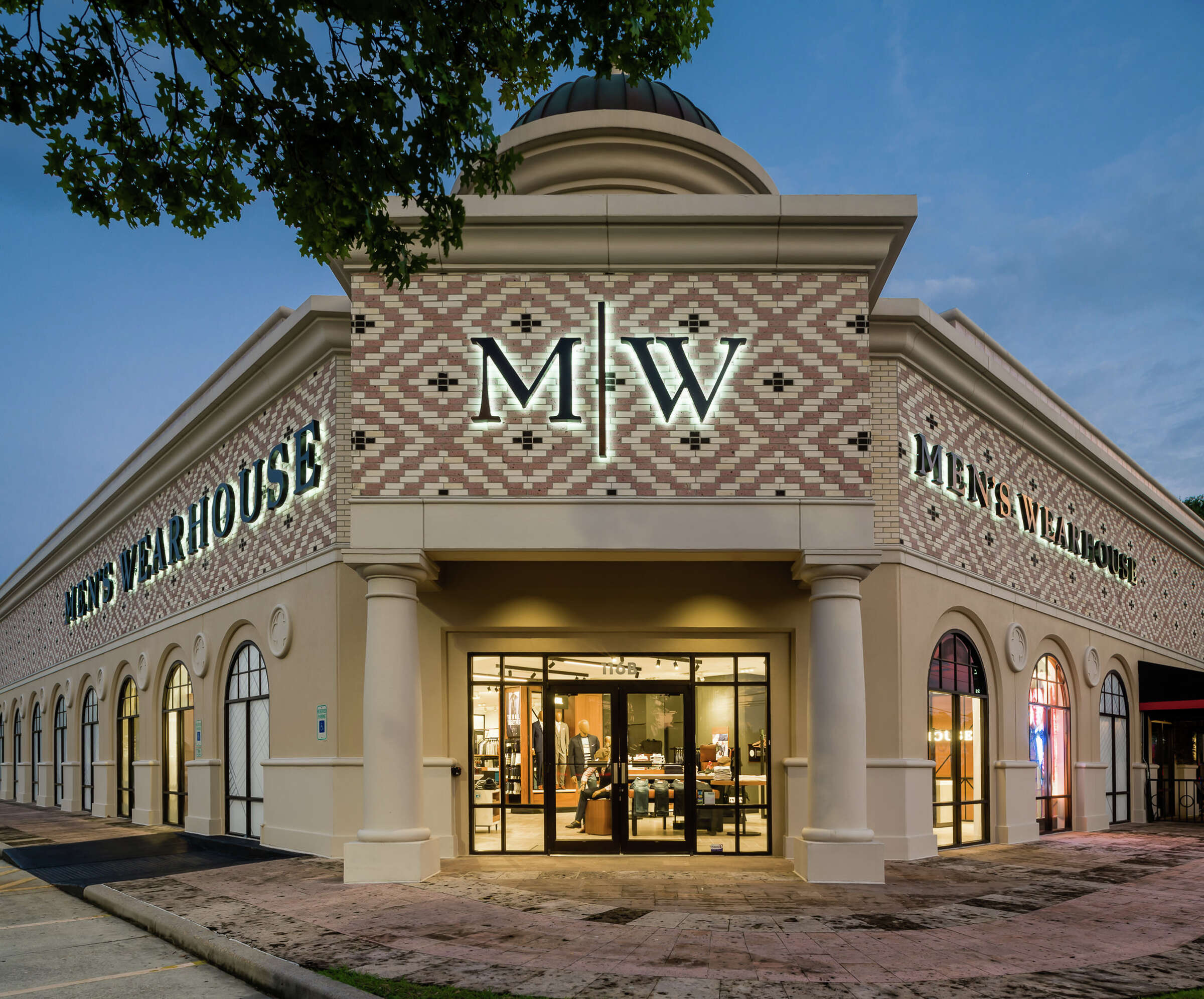 Men's Wearhouse unveils 'Next Gen' store incorporating digital shopping ...