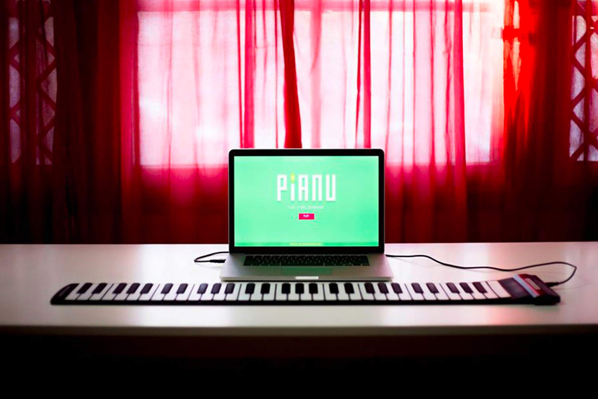 Learn to play the piano with only your computer and WiFi