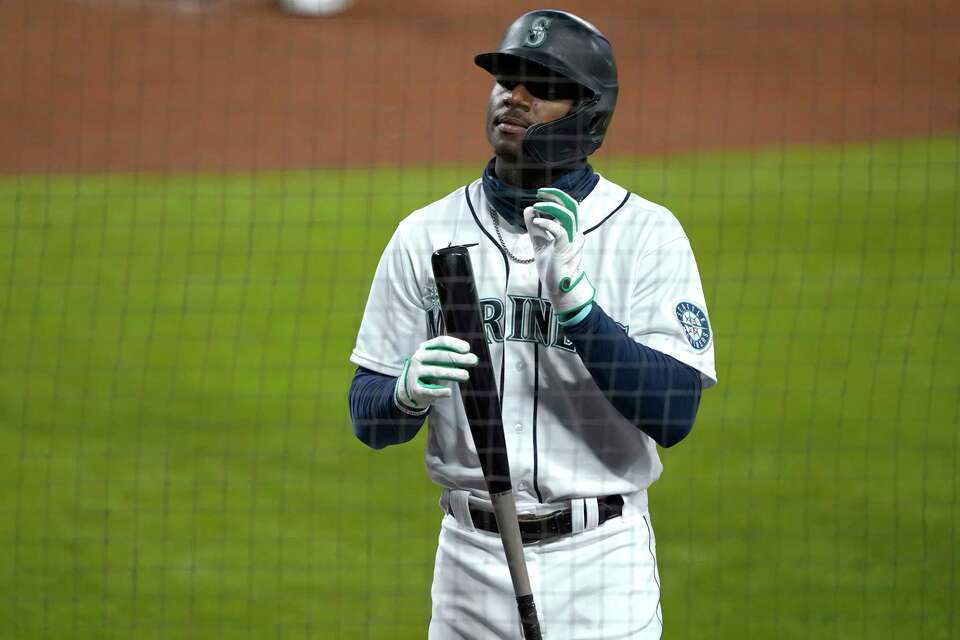 Seattle Mariners outfielder Kyle Lewis wins AL Outstanding Rookie award