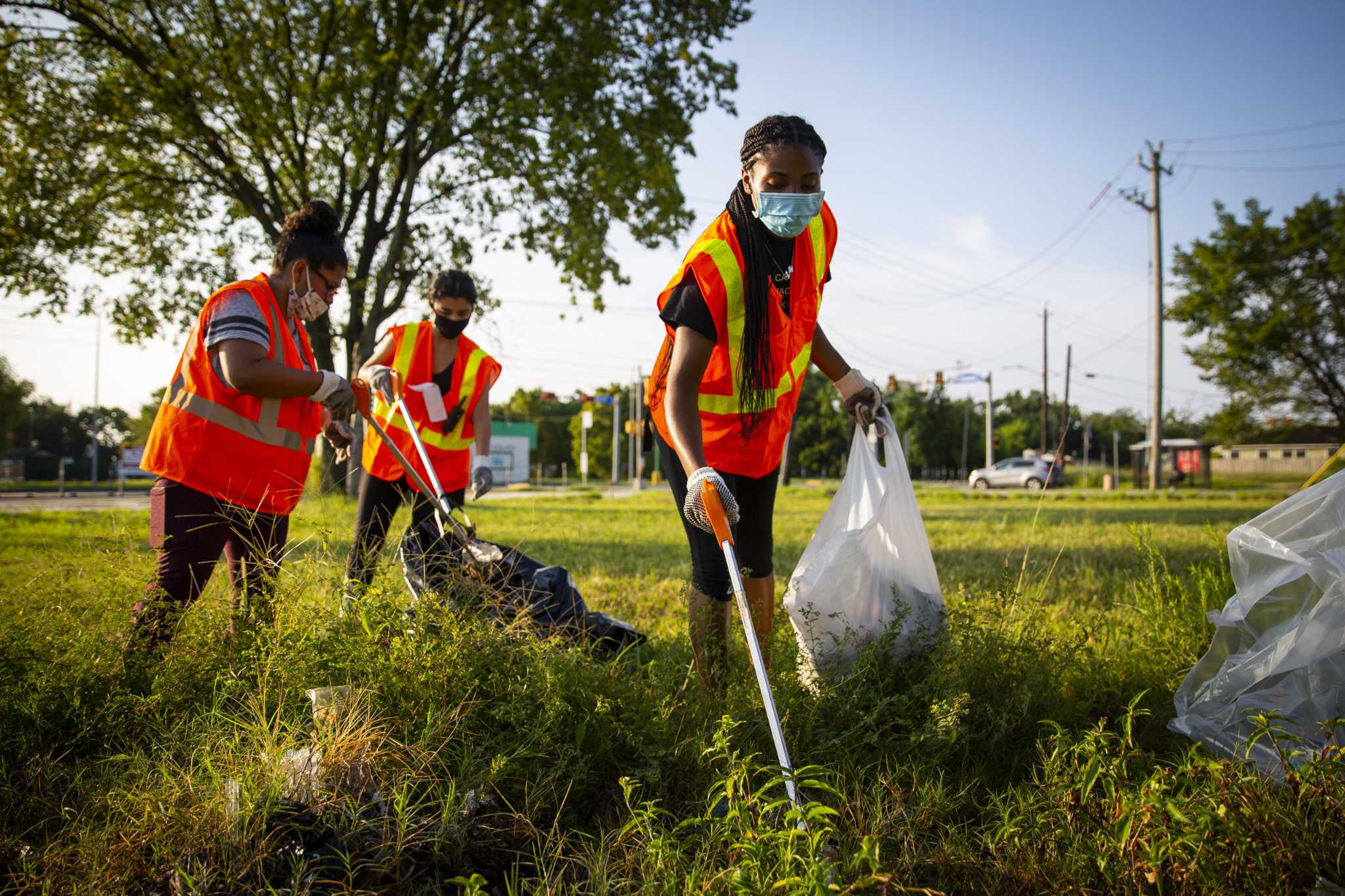 Volunteers Picking Up Trash Volunteers Picking Up Trash