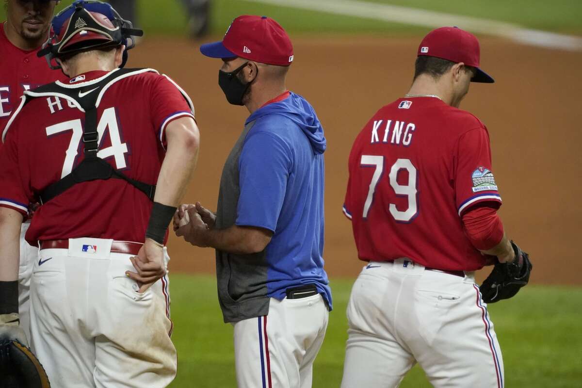 Astros clinch final AL playoff spot despite loss to Rangers