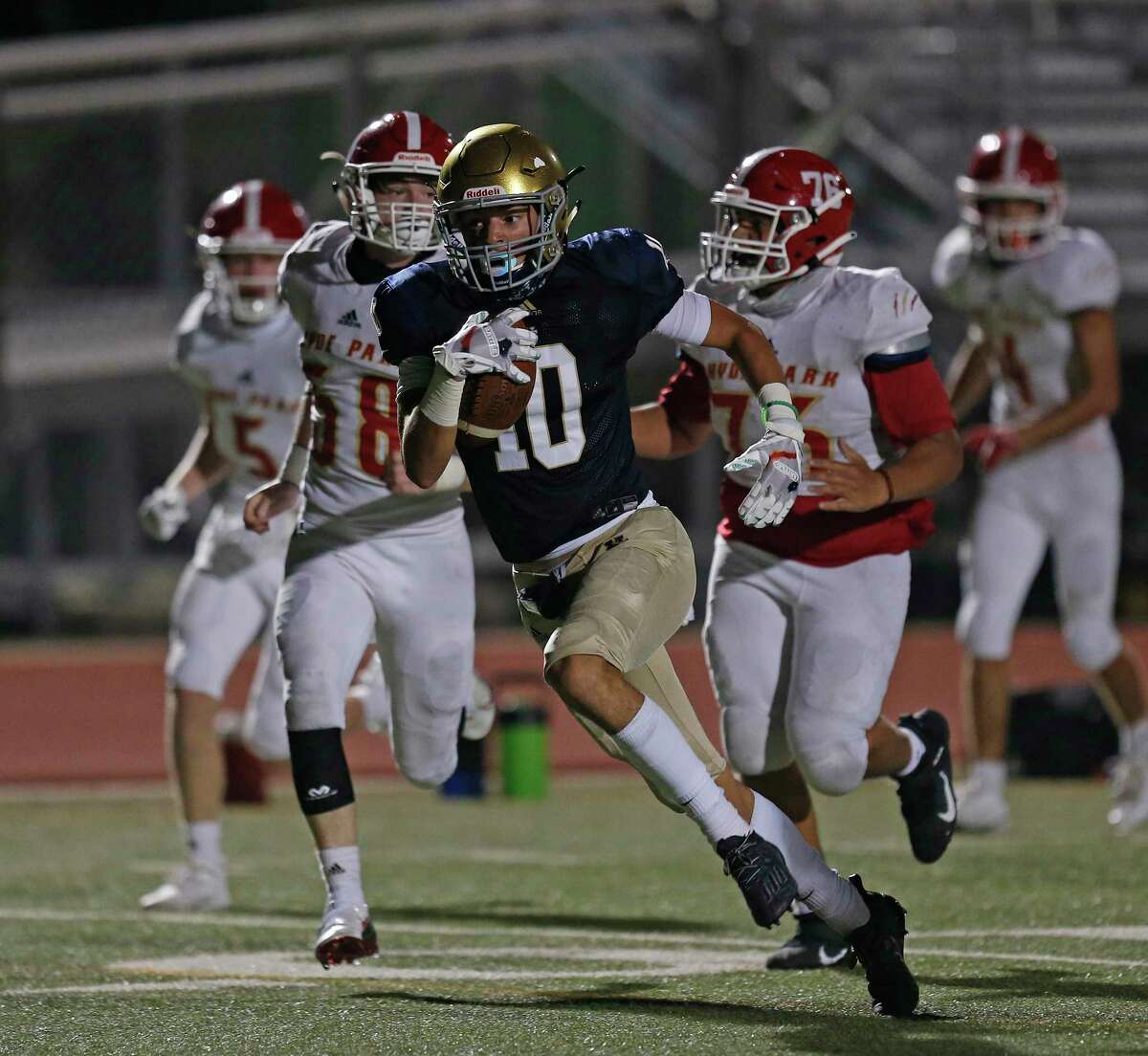 Jordan Battles shines in Holy Cross debut