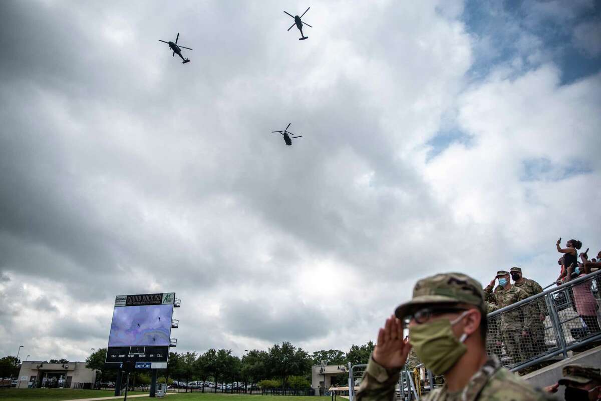 Texan soldiers bid farewell to families, again