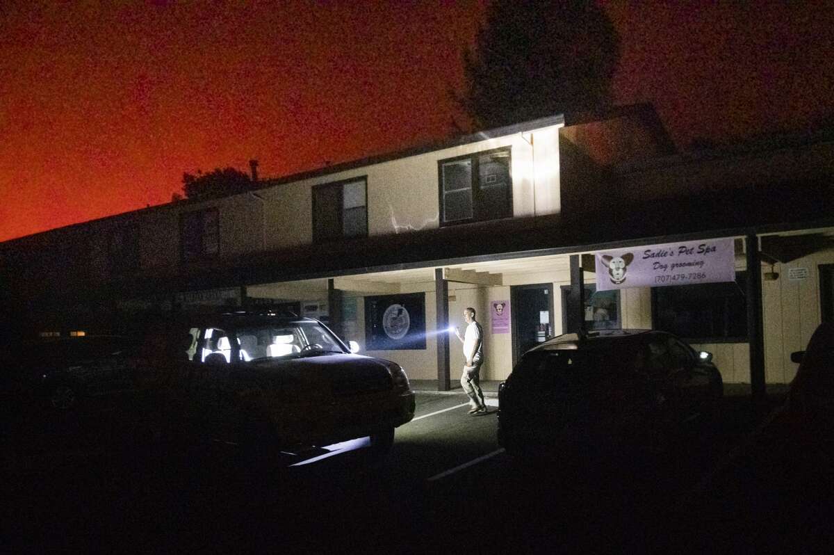 Map compares 2020 Glass Fire with 2017 Tubbs Fire